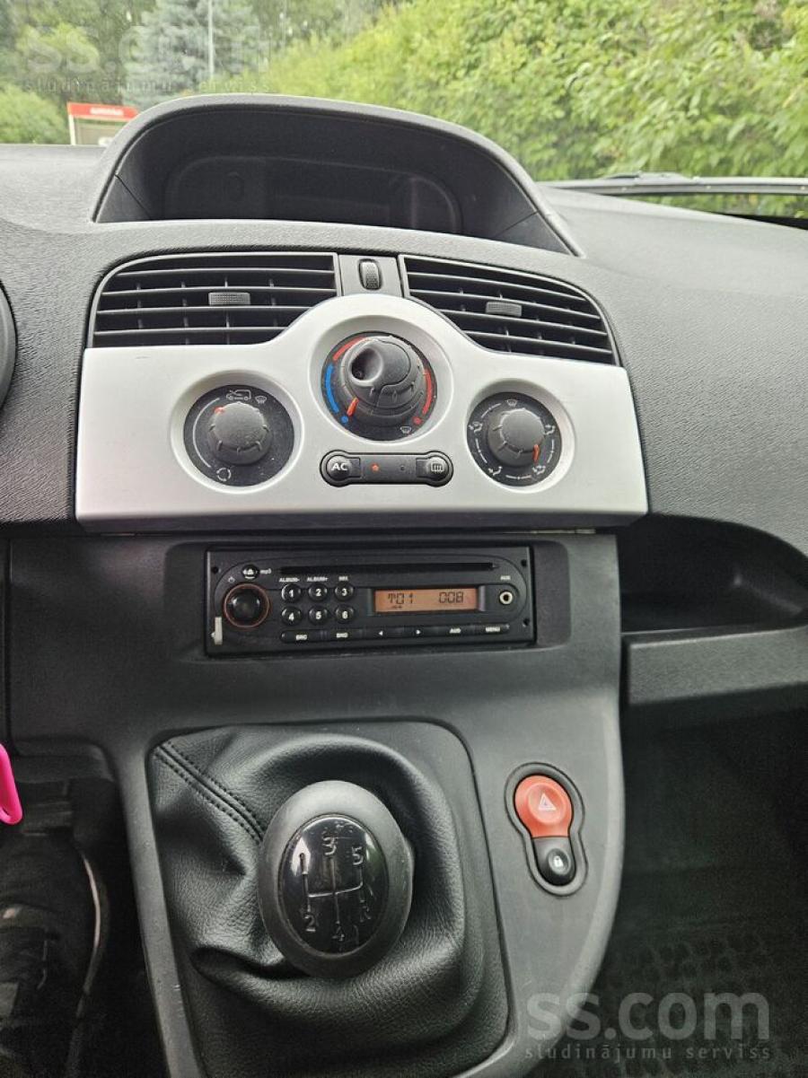 White Renault Kangoo 2011 in Riga, with an engine capacity of 1.50 L and mileage of 245 thousand km for 2450 €, photo 19 on AUTOMOTO.COM.LV