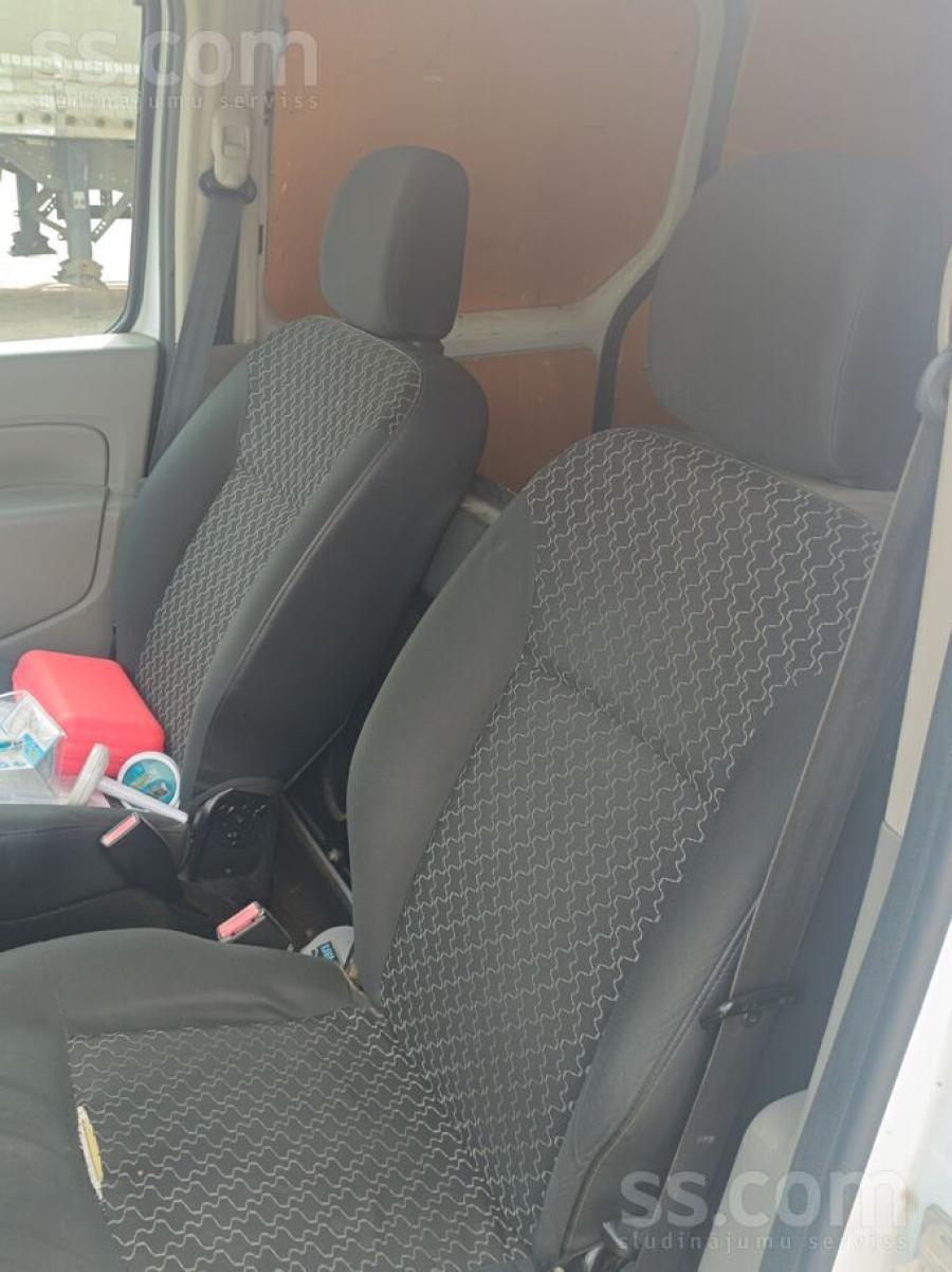 Balts Renault Kangoo 2011 Rīga, ar dzinēja tilpumu 1.50 L un nobraukumu 324 tūkst. km par 2000 €, foto 8 vietnē AUTOMOTO.COM.LV