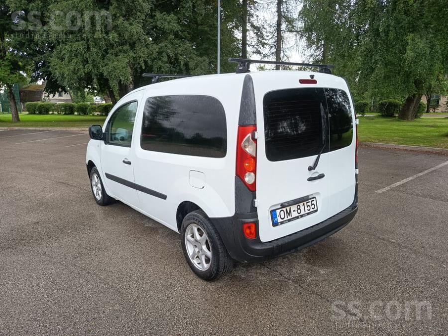 White Renault Kangoo 2011 in Riga, with an engine capacity of 1.50 L and mileage of 324 thousand km for 1550 €, photo 4 on AUTOMOTO.COM.LV