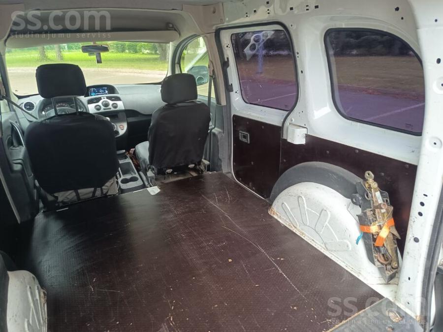 White Renault Kangoo 2011 in Riga, with an engine capacity of 1.50 L and mileage of 324 thousand km for 1550 €, photo 8 on AUTOMOTO.COM.LV