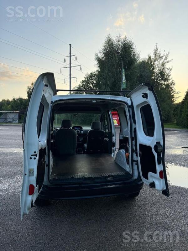 White Renault Kangoo 2011 in Riga, with an engine capacity of 1.50 L and mileage of 325 thousand km for 2600 €, photo 9 on AUTOMOTO.COM.LV