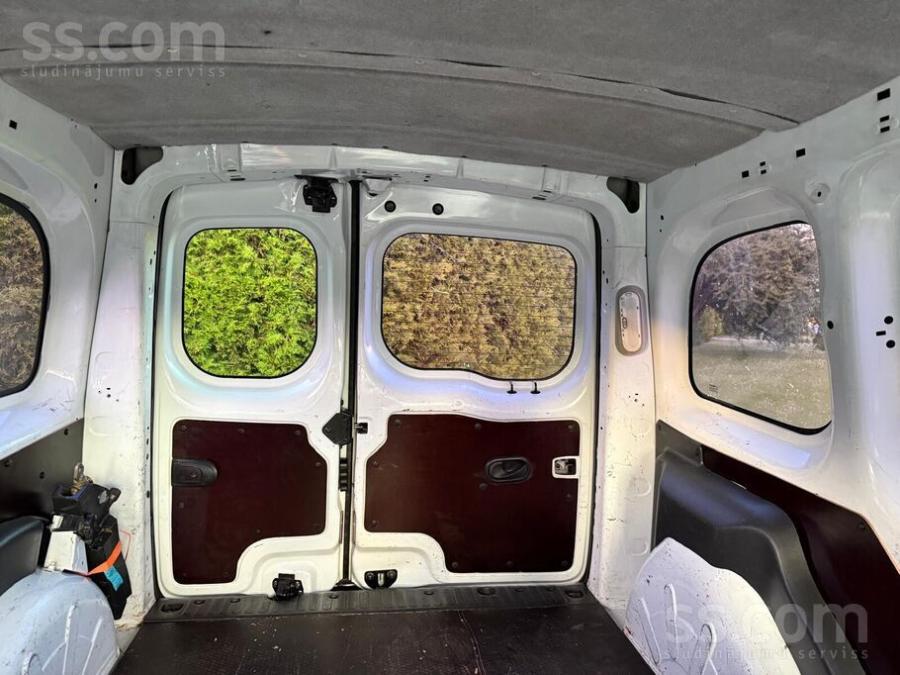 White Renault Kangoo 2011 in Riga, with an engine capacity of 1.50 L and mileage of 325 thousand km for 2600 €, photo 18 on AUTOMOTO.COM.LV