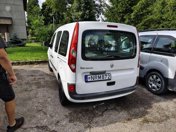 White Renault Kangoo 2011 in Siauliai, with an engine capacity of 1.46 L and mileage of 25 thousand km for 3350 €, photo 5 on AUTOMOTO.COM.LV