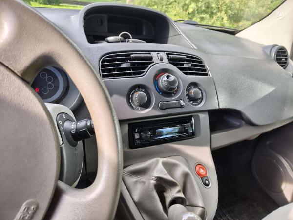 White Renault Kangoo 2011 in Siauliai, with an engine capacity of 1.46 L and mileage of 25 thousand km for 3350 €, photo 8 on AUTOMOTO.COM.LV