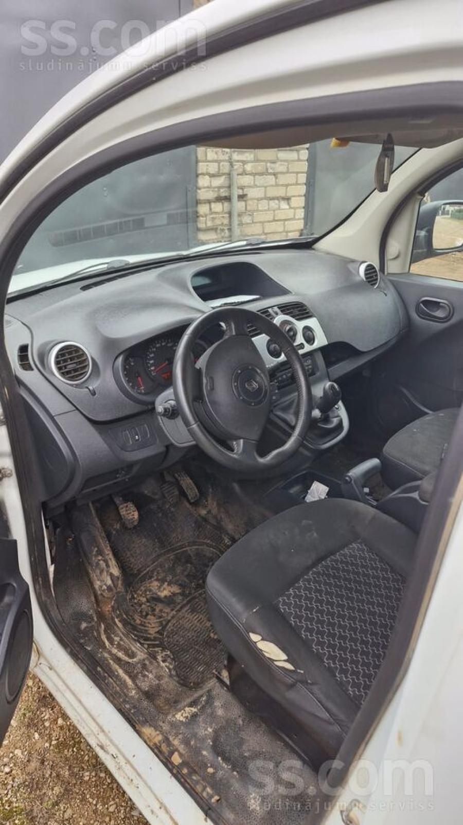 White Renault Kangoo 2012 in Liepaja, with an engine capacity of 1.50 L and mileage of 259 thousand km for 1500 €, photo 6 on AUTOMOTO.COM.LV