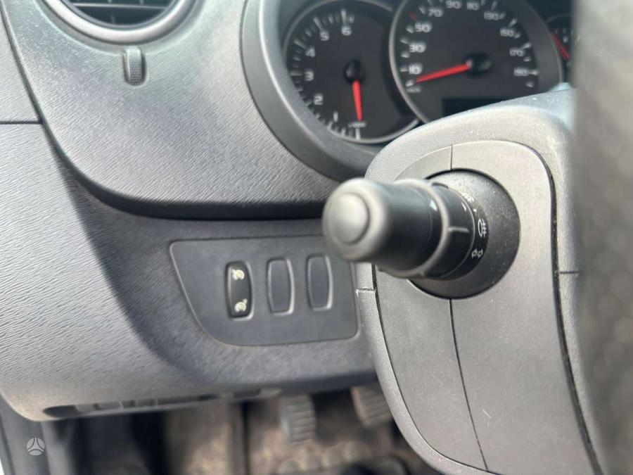 Balts Renault Kangoo 2012 Kauņa, ar dzinēja tilpumu 1.46 L un nobraukumu 377 tūkst. km par 3200 €, foto 32 vietnē AUTOMOTO.COM.LV