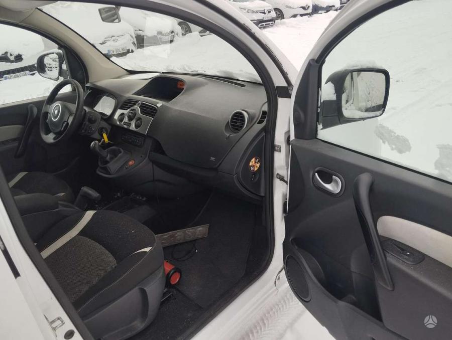 Balts Renault Kangoo 2013 Tauragė, ar dzinēja tilpumu 1.50 L un nobraukumu 280 tūkst. km par 3800 €, foto 8 vietnē AUTOMOTO.COM.LV