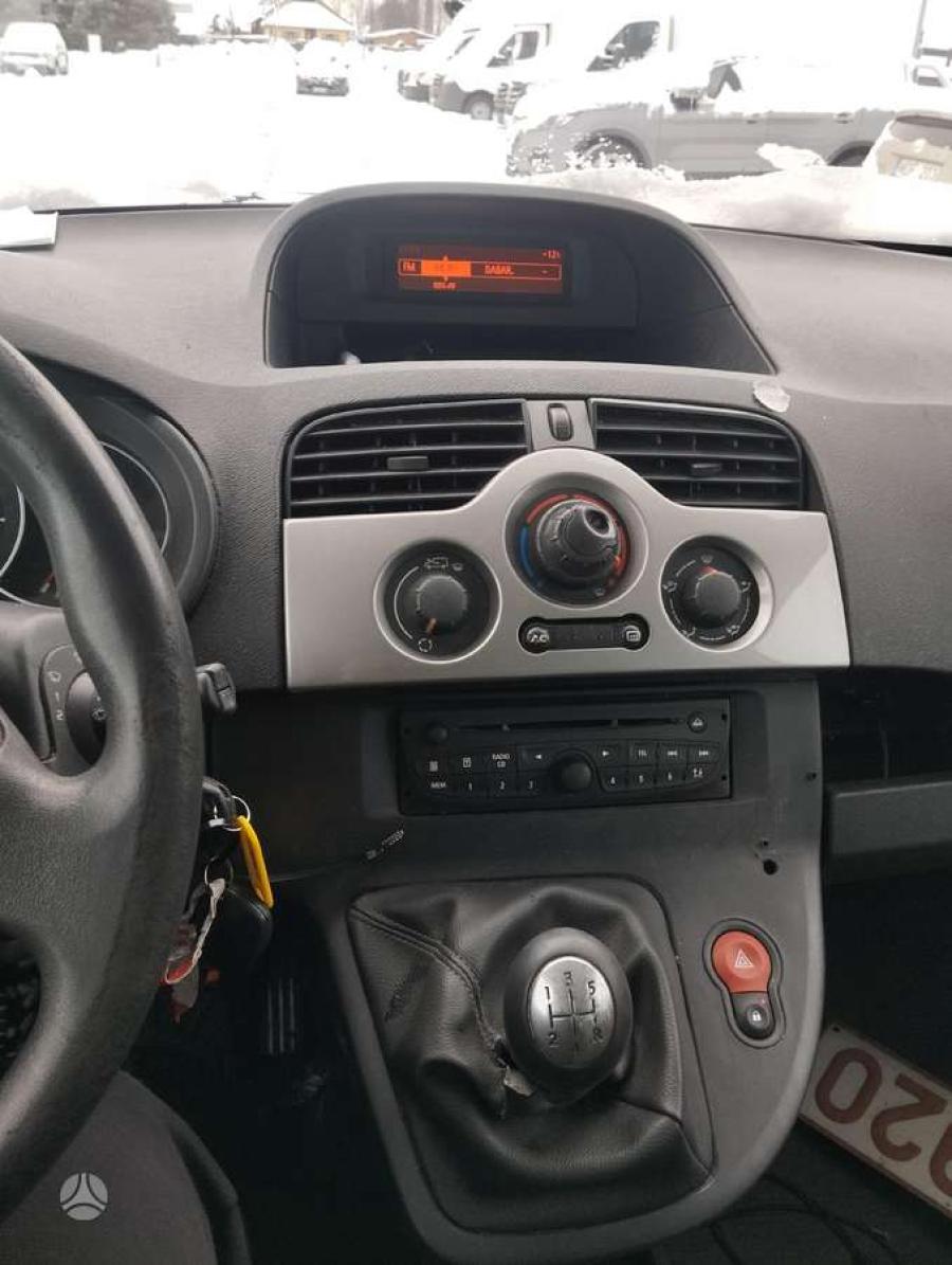 Balts Renault Kangoo 2013 Tauragė, ar dzinēja tilpumu 1.50 L un nobraukumu 280 tūkst. km par 3800 €, foto 12 vietnē AUTOMOTO.COM.LV