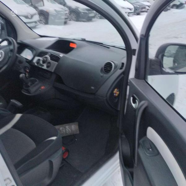 Balts Renault Kangoo 2013 Tauragė, ar dzinēja tilpumu 1.50 L un nobraukumu 270 tūkst. km par 3700 €, foto 5 vietnē AUTOMOTO.COM.LV