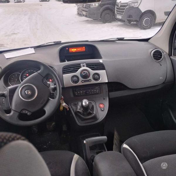 Balts Renault Kangoo 2013 Tauragė, ar dzinēja tilpumu 1.50 L un nobraukumu 270 tūkst. km par 3700 €, foto 7 vietnē AUTOMOTO.COM.LV