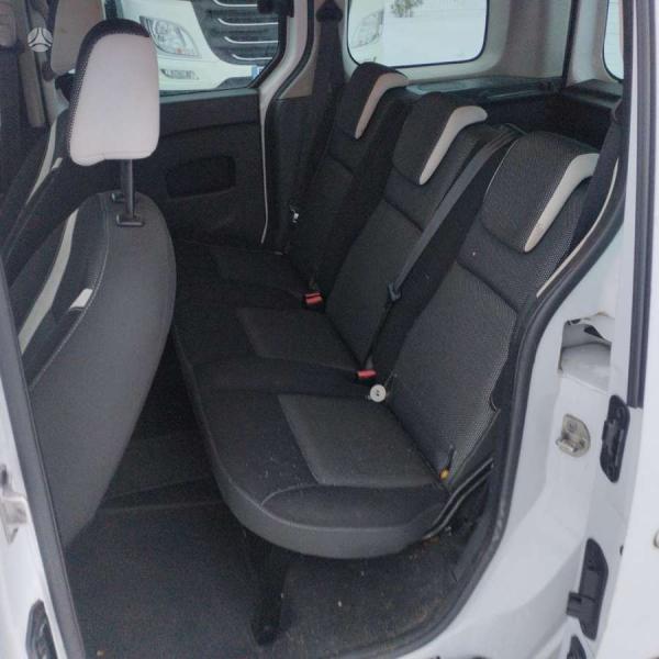 Balts Renault Kangoo 2013 Tauragė, ar dzinēja tilpumu 1.50 L un nobraukumu 270 tūkst. km par 3700 €, foto 8 vietnē AUTOMOTO.COM.LV
