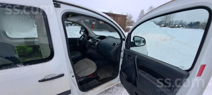 White Renault Kangoo 2014 in Riga, with an engine capacity of 1.40 L and mileage of 143 thousand km for 5500 €, photo 5 on AUTOMOTO.COM.LV