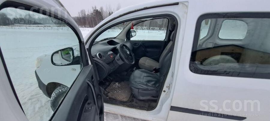 White Renault Kangoo 2014 in Riga, with an engine capacity of 1.40 L and mileage of 143 thousand km for 5500 €, photo 8 on AUTOMOTO.COM.LV