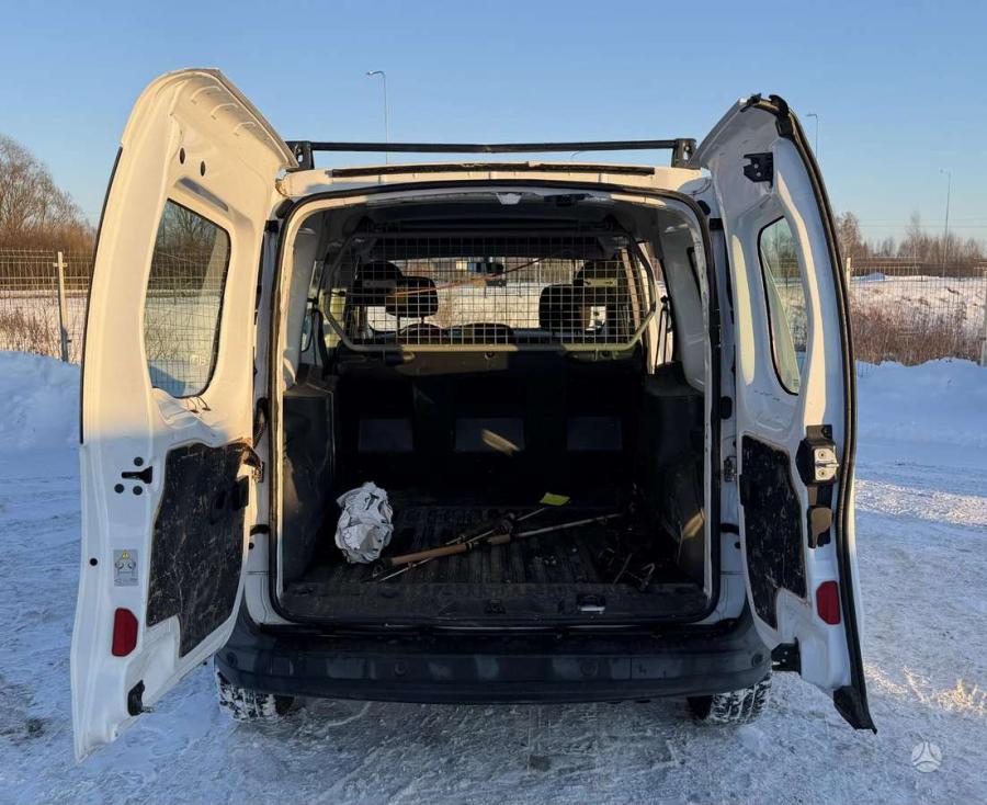 Balts Renault Kangoo 2014 Tauragė, ar dzinēja tilpumu 1.46 L un nobraukumu 200 tūkst. km par 5400 €, foto 26 vietnē AUTOMOTO.COM.LV