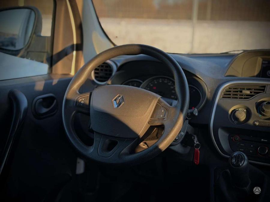 Balts Renault Kangoo 2014 Tauragė, ar dzinēja tilpumu 1.46 L un nobraukumu 200 tūkst. km par 5400 €, foto 31 vietnē AUTOMOTO.COM.LV