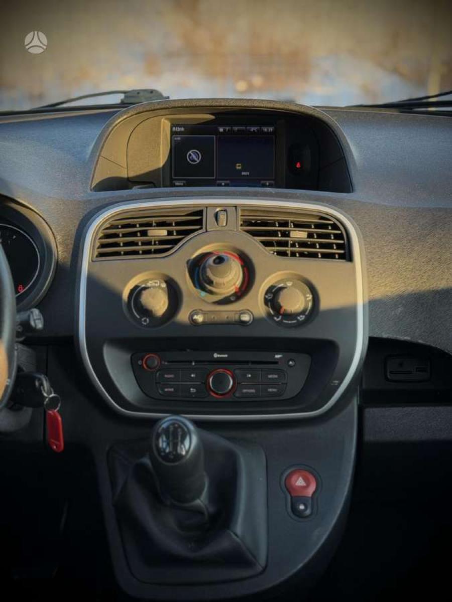 Balts Renault Kangoo 2014 Tauragė, ar dzinēja tilpumu 1.46 L un nobraukumu 200 tūkst. km par 5400 €, foto 32 vietnē AUTOMOTO.COM.LV