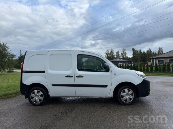 Renault Kangoo 2014 in Riga on AUTOMOTO.COM.LV White Renault Kangoo 2014 in Riga, with an engine capacity of 1.50 L and mileage of 325 thousand km for 3800 €, photo 5 on AUTOMOTO.COM.LV