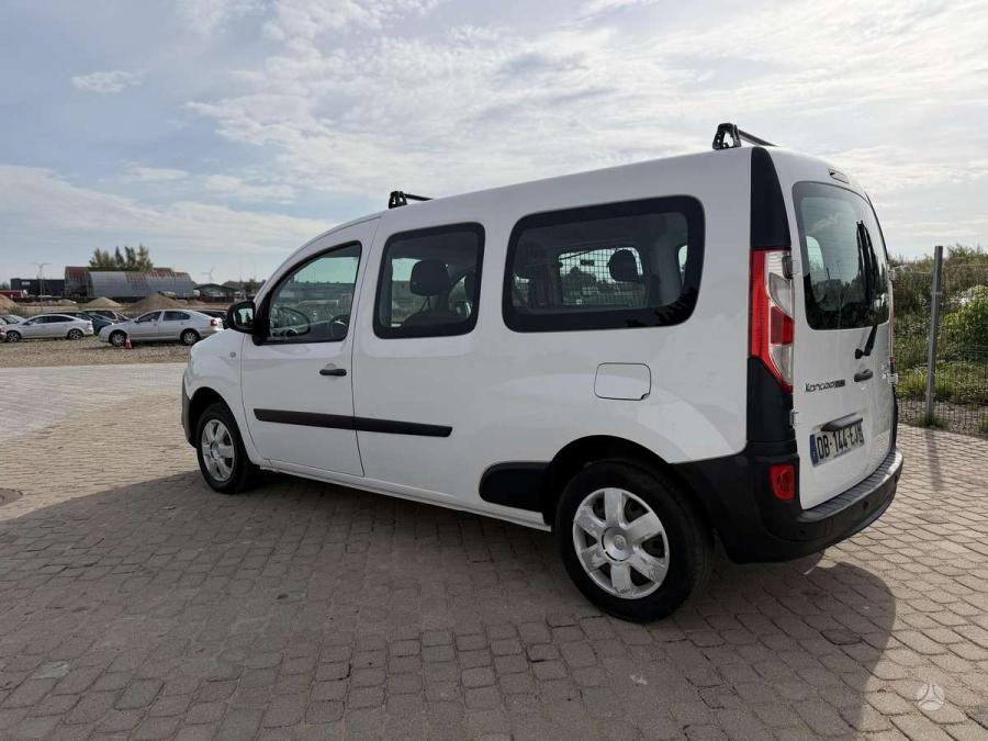 Balts Renault Kangoo 2014 Tauragė, ar dzinēja tilpumu 1.46 L un nobraukumu 200 tūkst. km par 5300 €, foto 12 vietnē AUTOMOTO.COM.LV