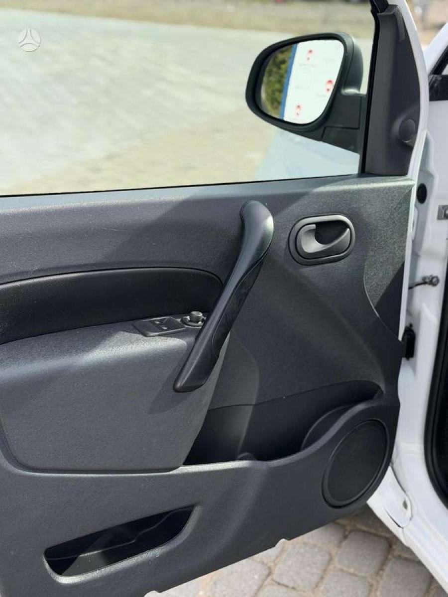 Balts Renault Kangoo 2014 Tauragė, ar dzinēja tilpumu 1.46 L un nobraukumu 200 tūkst. km par 5300 €, foto 14 vietnē AUTOMOTO.COM.LV