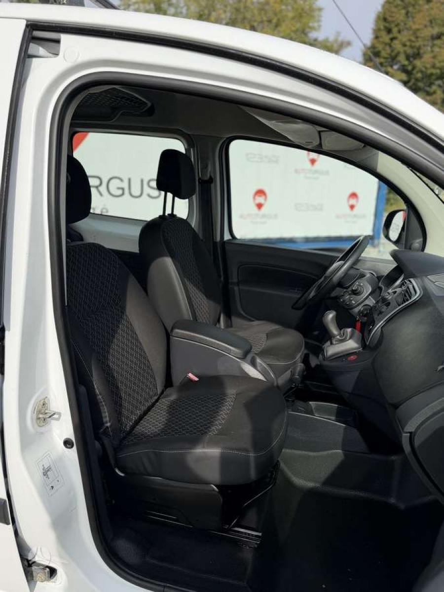 Balts Renault Kangoo 2014 Tauragė, ar dzinēja tilpumu 1.46 L un nobraukumu 200 tūkst. km par 5300 €, foto 15 vietnē AUTOMOTO.COM.LV