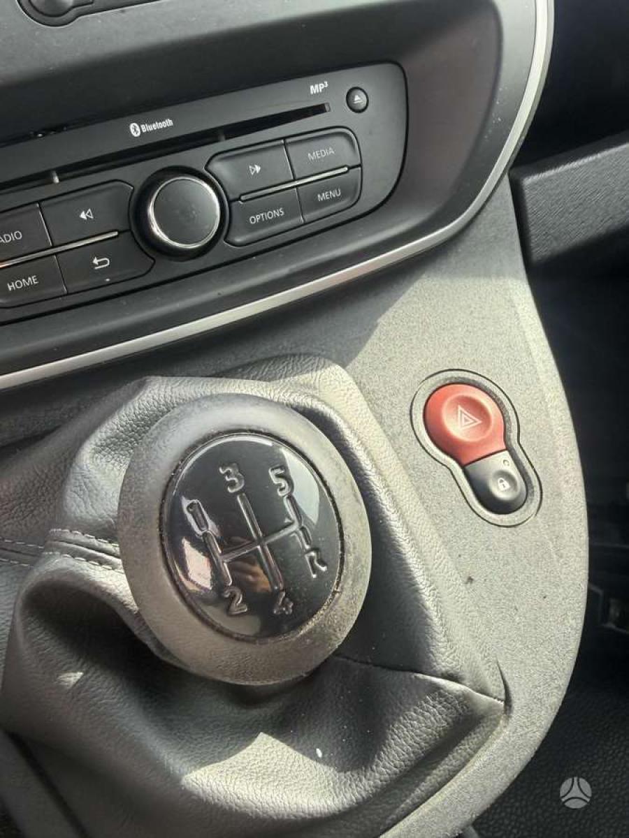 Balts Renault Kangoo 2014 Tauragė, ar dzinēja tilpumu 1.46 L un nobraukumu 200 tūkst. km par 5300 €, foto 27 vietnē AUTOMOTO.COM.LV
