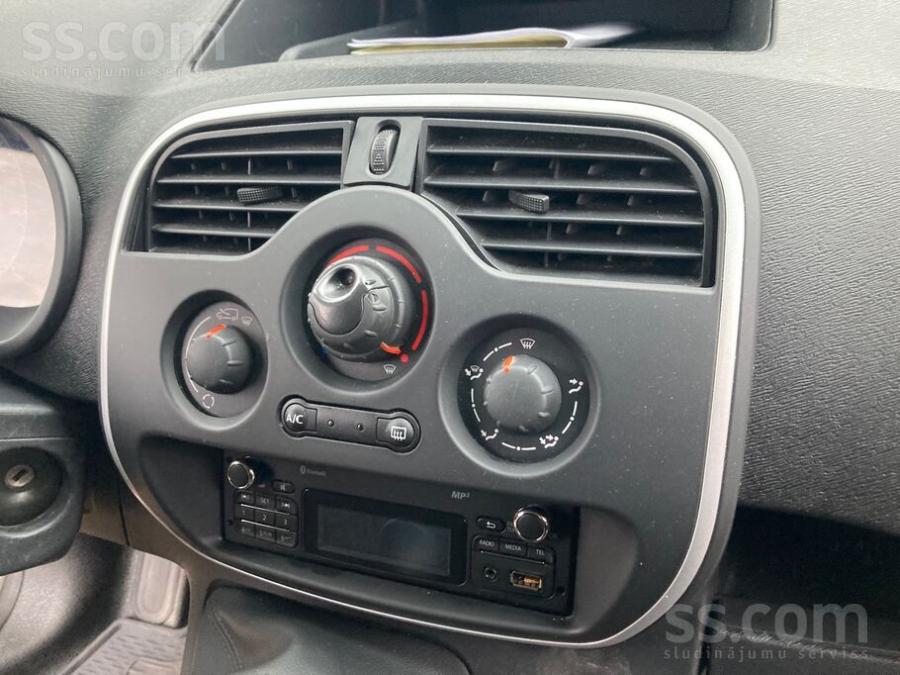 White Renault Kangoo 2015 in Ogre, with an engine capacity of 1.50 L and mileage of 261 thousand km for 4870 €, photo 19 on AUTOMOTO.COM.LV