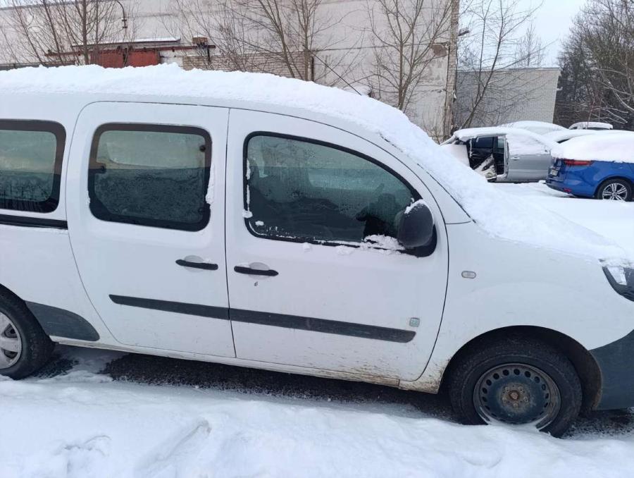 Balts Renault Kangoo 2016 Panevēža, ar dzinēja tilpumu 0.00 L un nobraukumu 29 tūkst. km par 2400 €, foto 4 vietnē AUTOMOTO.COM.LV