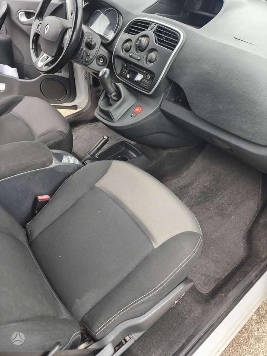 Balts Renault Kangoo 2017 Panevēža, ar dzinēja tilpumu 1.46 L un nobraukumu 188 tūkst. km par 5800 €, foto 13 vietnē AUTOMOTO.COM.LV