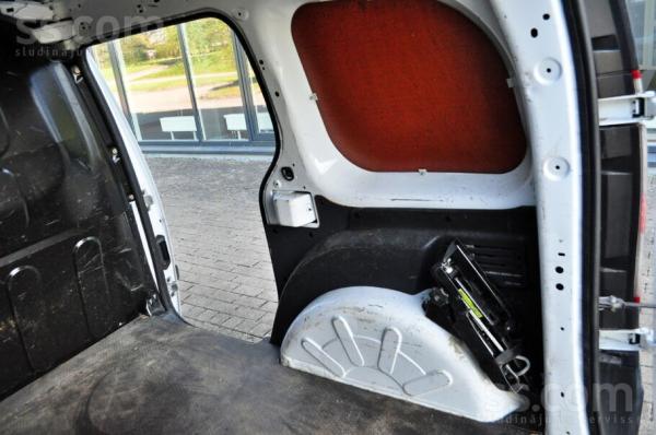 White Renault Kangoo 2017 in Tukums, with an engine capacity of 1.50 L and mileage of 90 thousand km for 5680 €, photo 6 on AUTOMOTO.COM.LV