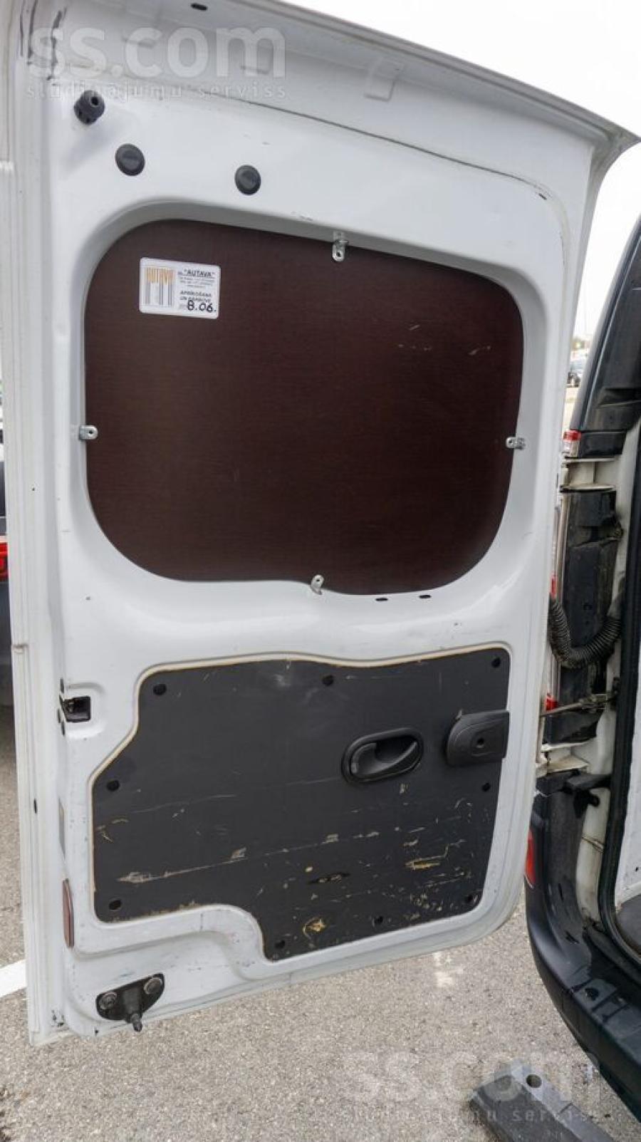 White Renault Kangoo 2018 in Riga, with an engine capacity of 1.50 L and mileage of 320 thousand km for 3990 €, photo 22 on AUTOMOTO.COM.LV