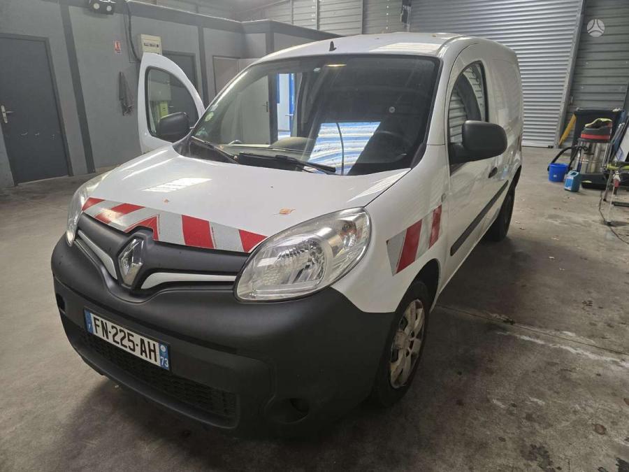 White Renault Kangoo 2020 in Taurage, with an engine capacity of 1.50 L and mileage of 250 thousand km for 3500 €, photo 2 on AUTOMOTO.COM.LV
