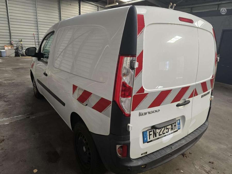 White Renault Kangoo 2020 in Taurage, with an engine capacity of 1.50 L and mileage of 250 thousand km for 3500 €, photo 4 on AUTOMOTO.COM.LV