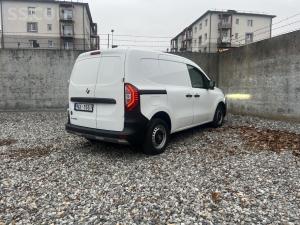 White Renault Kangoo 2022 in Riga, with an engine capacity of 1.50 L and mileage of 60 thousand km for 14900 €, photo 3 on AUTOMOTO.COM.LV