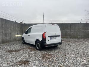 White Renault Kangoo 2022 in Riga, with an engine capacity of 1.50 L and mileage of 60 thousand km for 14900 €, photo 4 on AUTOMOTO.COM.LV