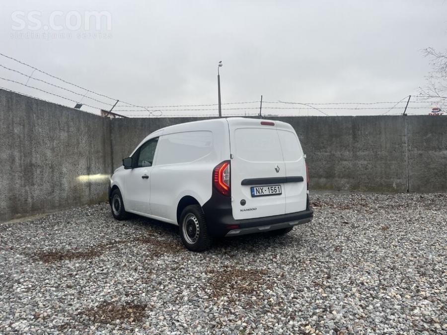 White Renault Kangoo 2022 in Riga, with an engine capacity of 1.50 L and mileage of 60 thousand km for 14900 €, photo 4 on AUTOMOTO.COM.LV