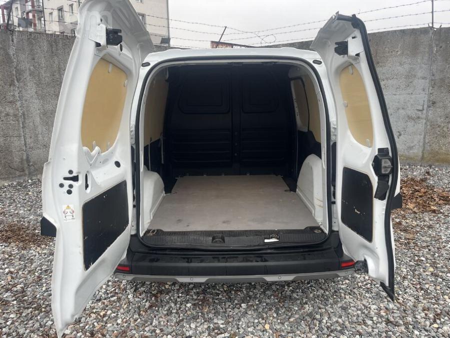 White Renault Kangoo 2022 in Riga, with an engine capacity of 1.50 L and mileage of 60 thousand km for 14900 €, photo 9 on AUTOMOTO.COM.LV