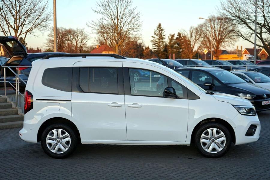 White Renault Kangoo 2023 in Kaunas, with an engine capacity of 1.30 L and mileage of 30 thousand km for 27540 €, photo 9 on AUTOMOTO.COM.LV