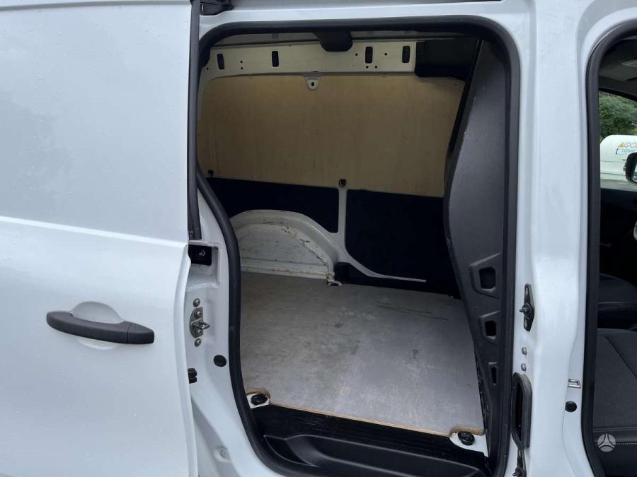 White Renault Kangoo 2023 in Taurage, with an engine capacity of 1.46 L and mileage of 167 thousand km for 11253 €, photo 9 on AUTOMOTO.COM.LV