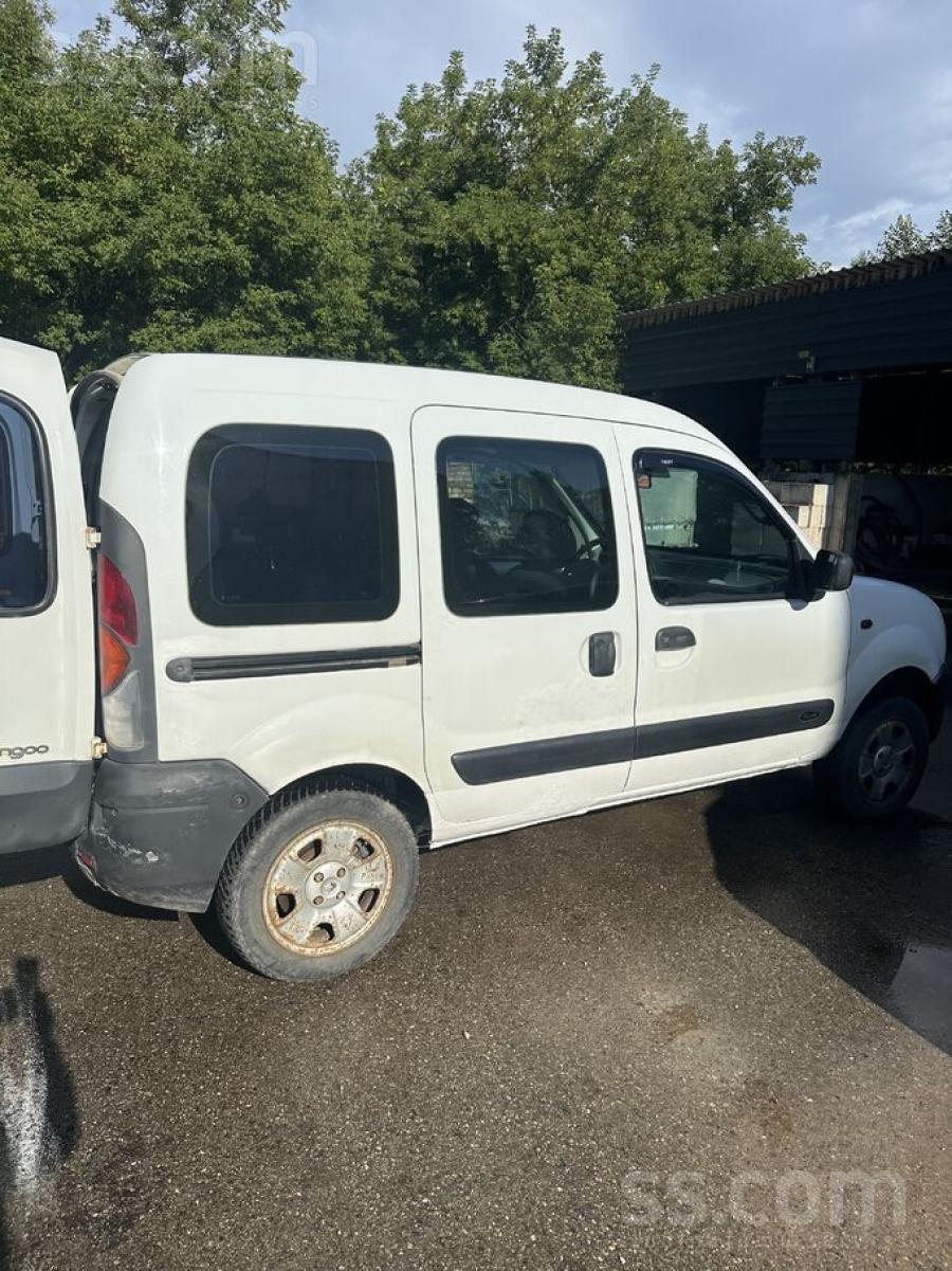 Balts Renault Kangoo 2003 Ludza, ar dzinēja tilpumu 1.60 L un nobraukumu 282 tūkst. km par 1500 €, foto 5 vietnē AUTOMOTO.COM.LV