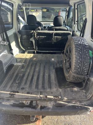 Balts Renault Kangoo 2003 Ludza, ar dzinēja tilpumu 1.60 L un nobraukumu 282 tūkst. km par 1500 €, foto 9 vietnē AUTOMOTO.COM.LV