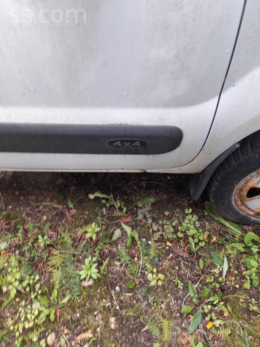 Balts Renault Kangoo 2006 Rēzekne, ar dzinēja tilpumu 1.60 L un nobraukumu 230 tūkst. km par 1100 €, foto 6 vietnē AUTOMOTO.COM.LV