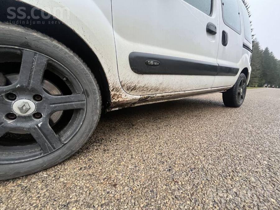 Balts Renault Kangoo 2007 Rīga, ar dzinēja tilpumu 1.60 L un nobraukumu 230 tūkst. km par 1000 €, foto 3 vietnē AUTOMOTO.COM.LV
