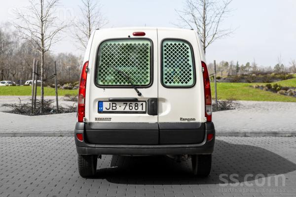 White Renault Kangoo 2008 in Jelgava, with an engine capacity of 1.40 L and mileage of 391 thousand km for 6990 €, photo 5 on AUTOMOTO.COM.LV