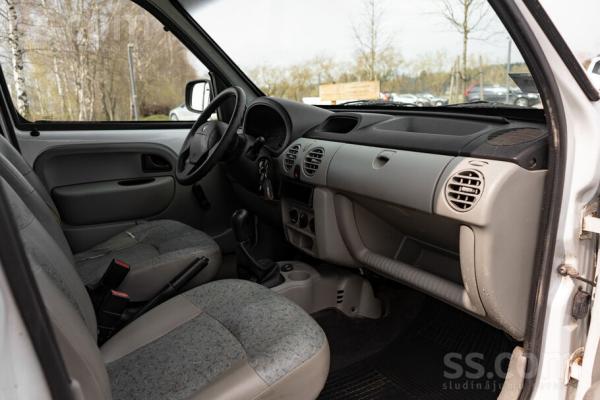 White Renault Kangoo 2008 in Jelgava, with an engine capacity of 1.40 L and mileage of 391 thousand km for 6990 €, photo 7 on AUTOMOTO.COM.LV