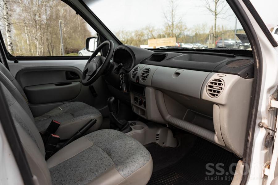White Renault Kangoo 2008 in Jelgava, with an engine capacity of 1.40 L and mileage of 391 thousand km for 6990 €, photo 7 on AUTOMOTO.COM.LV