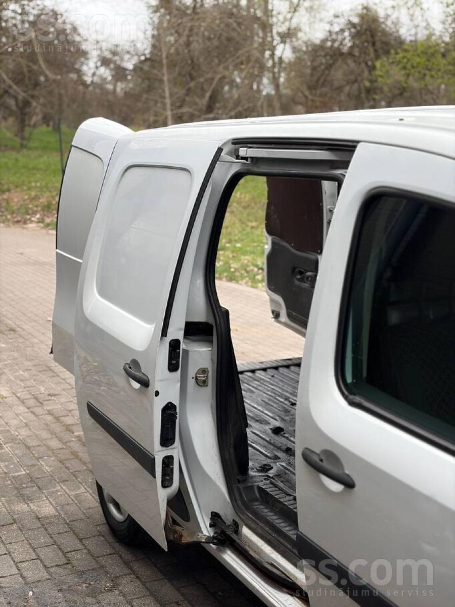 Balts Renault Kangoo 2011 Jēkabpils, ar dzinēja tilpumu 1.50 L un nobraukumu 547 tūkst. km par 2750 €, foto 5 vietnē AUTOMOTO.COM.LV
