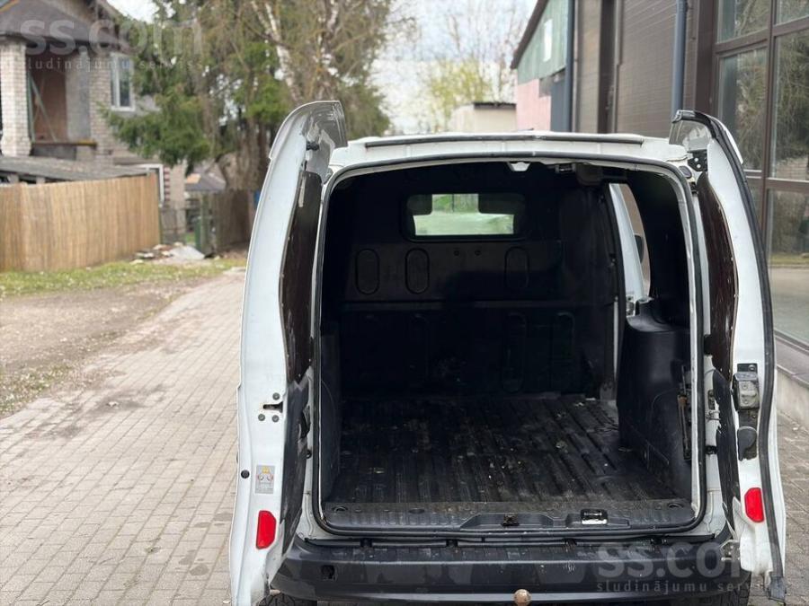 Balts Renault Kangoo 2011 Jēkabpils, ar dzinēja tilpumu 1.50 L un nobraukumu 547 tūkst. km par 2750 €, foto 7 vietnē AUTOMOTO.COM.LV