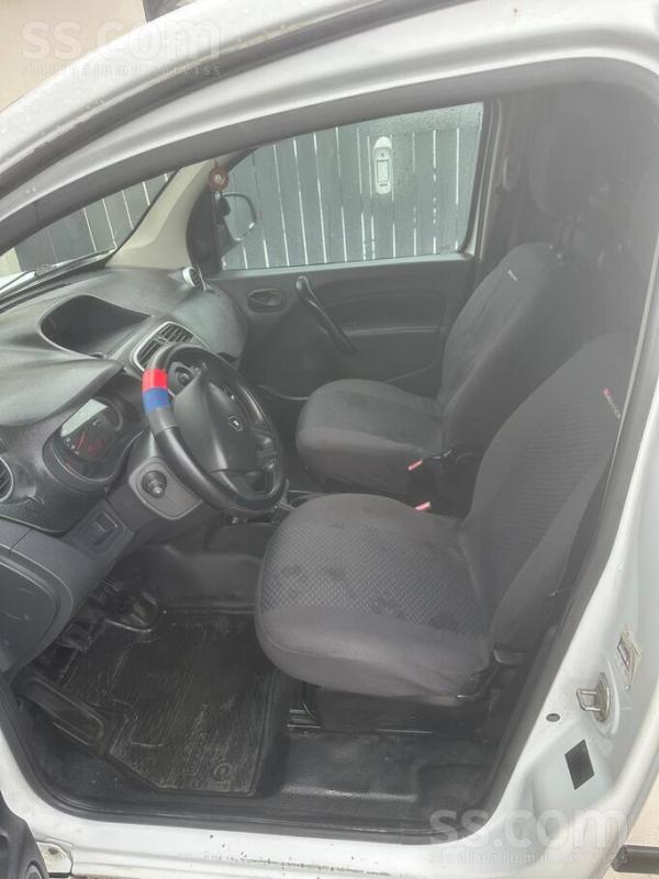 White Renault Kangoo 2014 in Riga, with an engine capacity of 1.50 L and mileage of 322 thousand km for 3400 €, photo 8 on AUTOMOTO.COM.LV