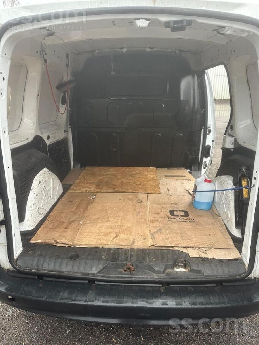 Balts Renault Kangoo 2014 Rīga, ar dzinēja tilpumu 1.50 L un nobraukumu 322 tūkst. km par 3200 €, foto 7 vietnē AUTOMOTO.COM.LV