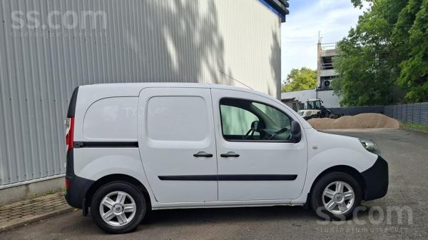 White Renault Kangoo 2016 in Riga, with an engine capacity of 1.50 L and mileage of 154 thousand km for 3990 €, photo 3 on AUTOMOTO.COM.LV